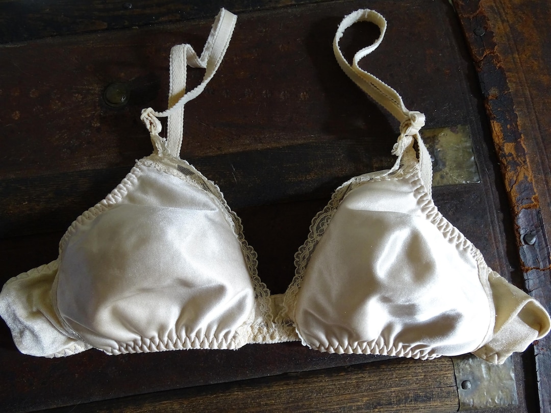 Vintage 1970's Beige Cream Classic Nylon & Lace Trim Bra - Light ...