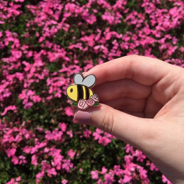 Bee Pin - Etsy