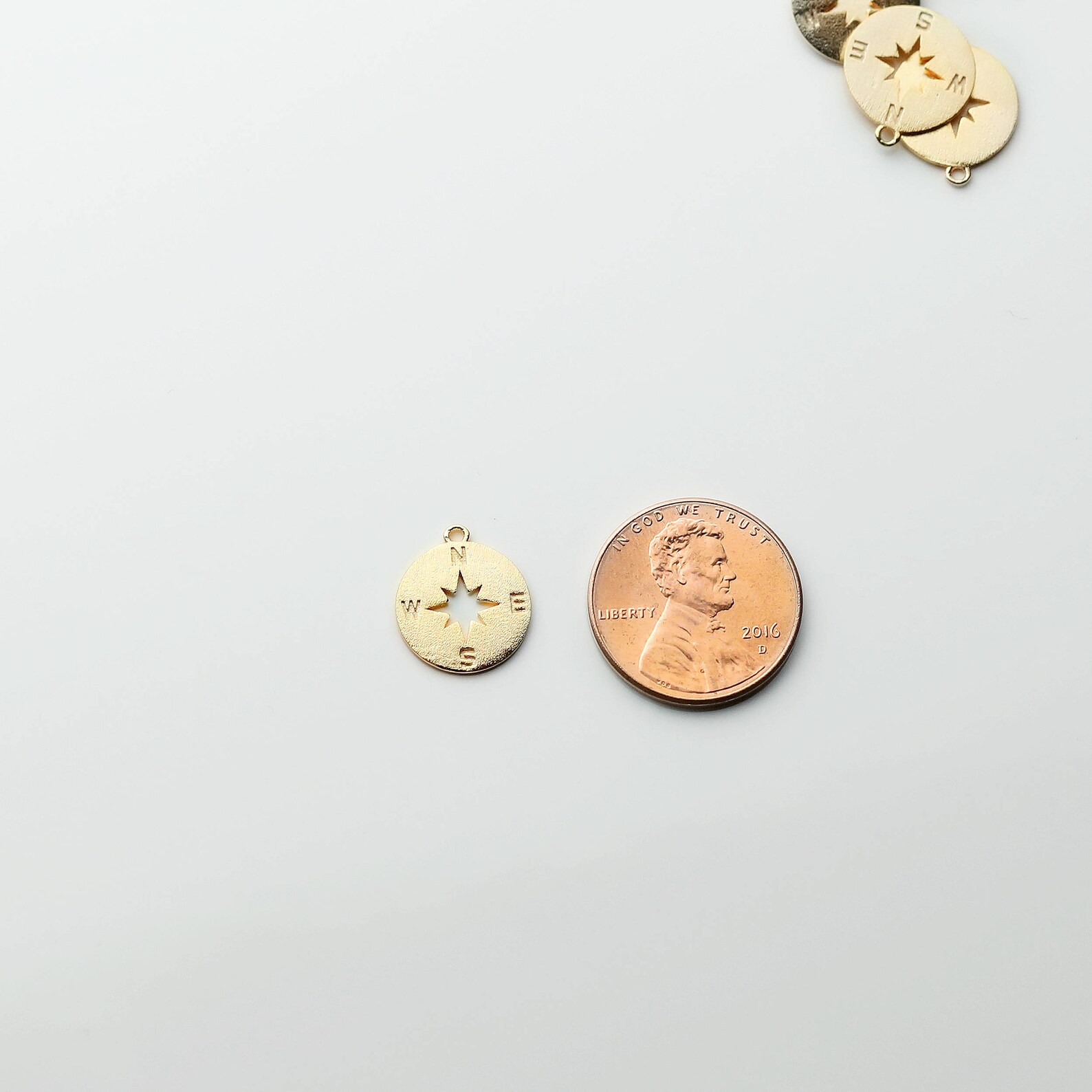 2PCS Brushed Gold Compass Disc Pendant Graduation Jewelry - Etsy