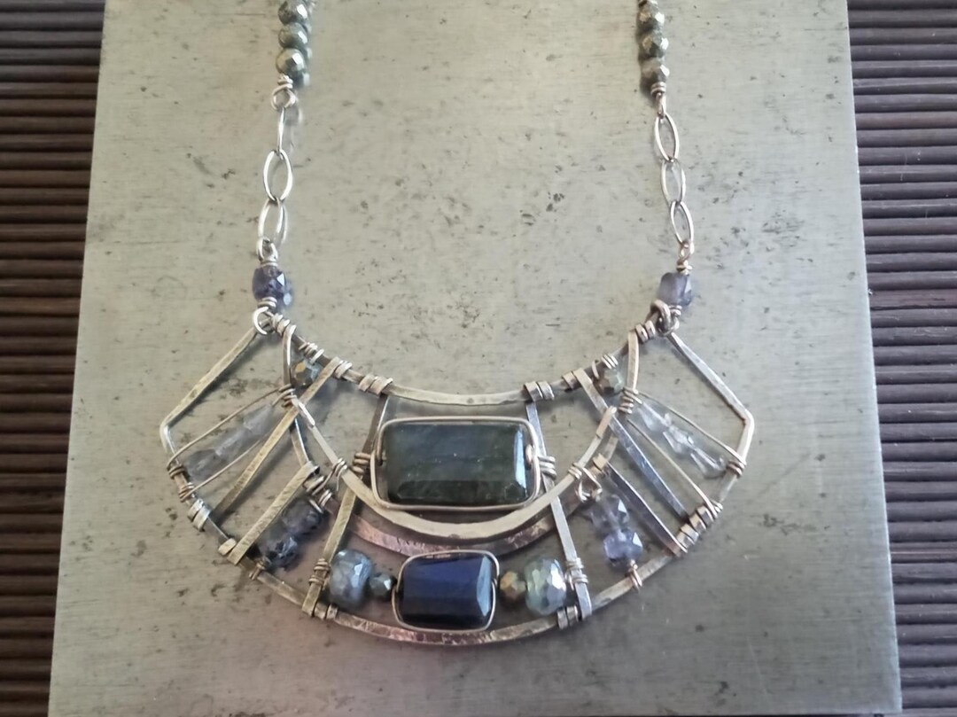 Shades of Blue Labradorite Sundial Necklace - Etsy