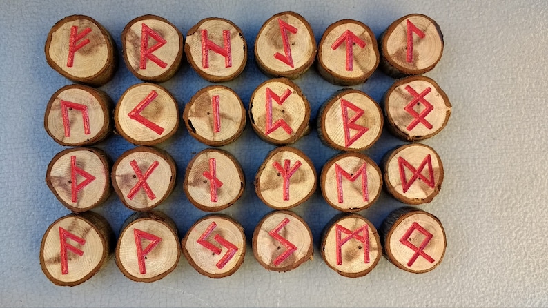 Elder futhark bind runes - surfisse