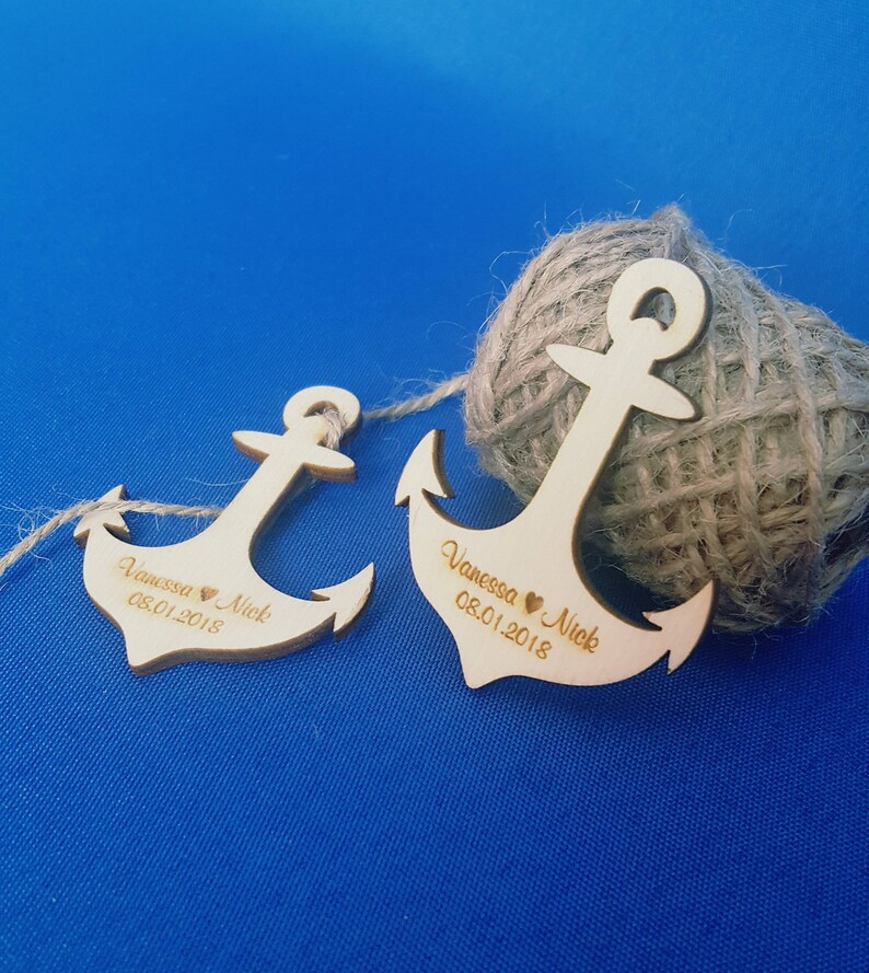 80 Beach Wedding Anchor Tags With Engraved Names Wooden Table - Etsy