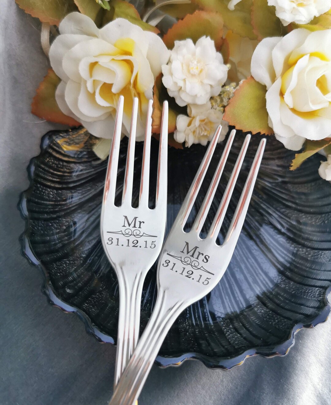 Engraved Wedding Cake Forks: Personalized Mr & Mrs Keepsake - Etsy