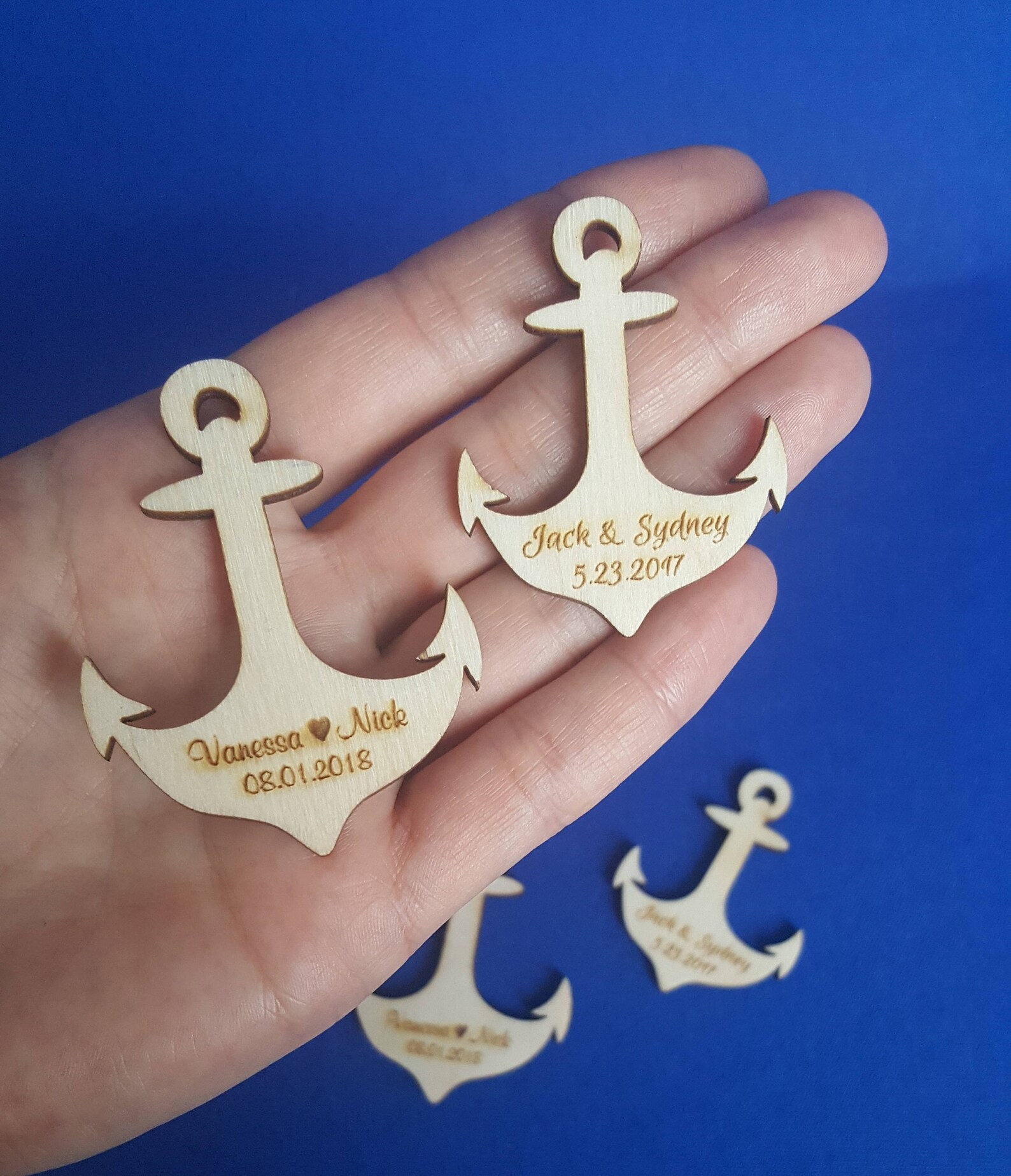80 Beach Wedding Anchor Tags With Engraved Names Wooden Table - Etsy