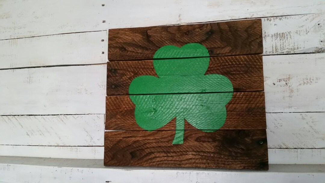 Shamrock Decor - Shamrock Sign - Shamrock Pallet Sign - Wooden Shamrock ...