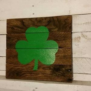 Shamrock Decor - Shamrock Sign - Shamrock Pallet Sign - Wooden Shamrock ...