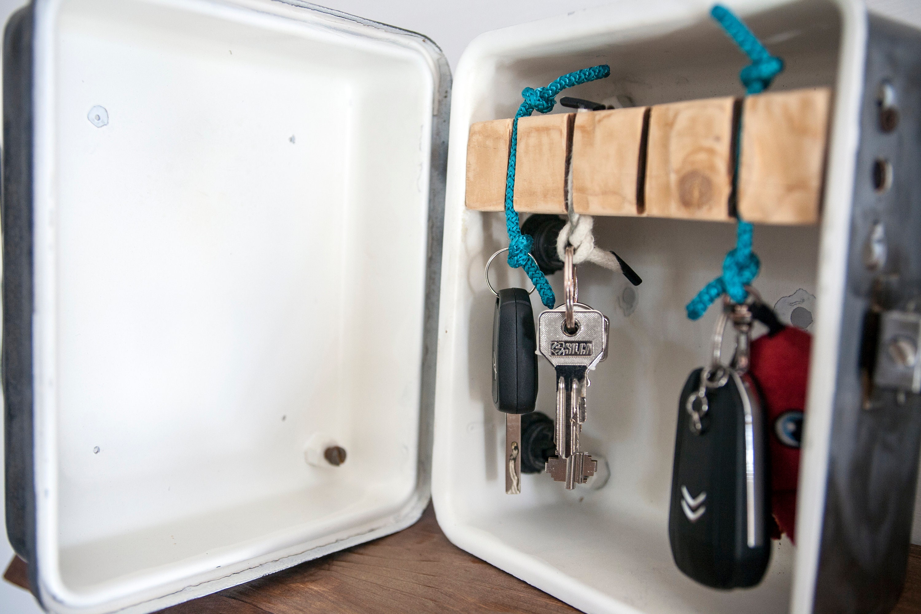 Hang Keys Keys Organizer Industrial Keychain Entryway Organizer Hangs ...