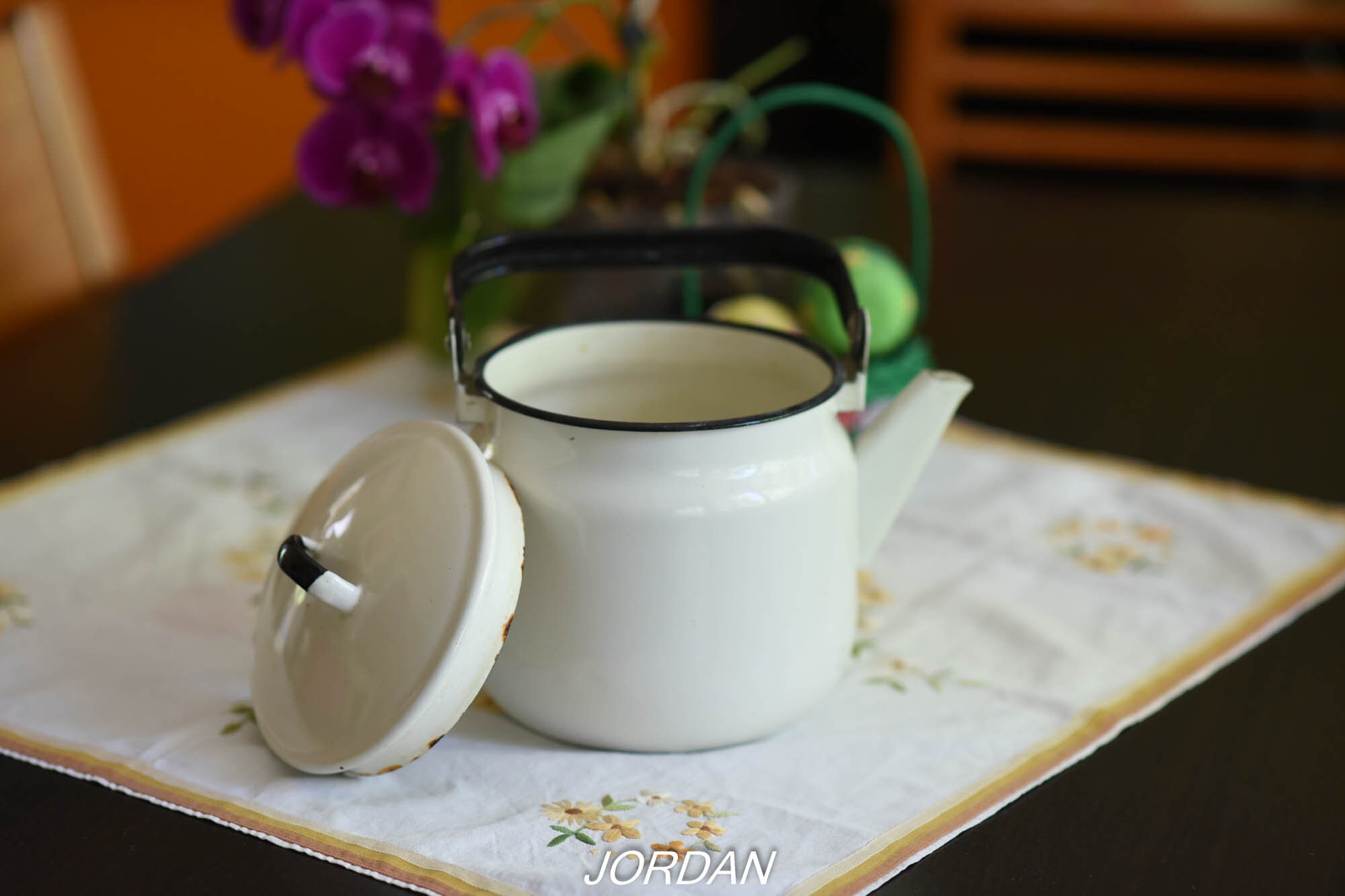 Vintage White Enamel Teapot/rustic Tea Kettle//farmhouse - Etsy