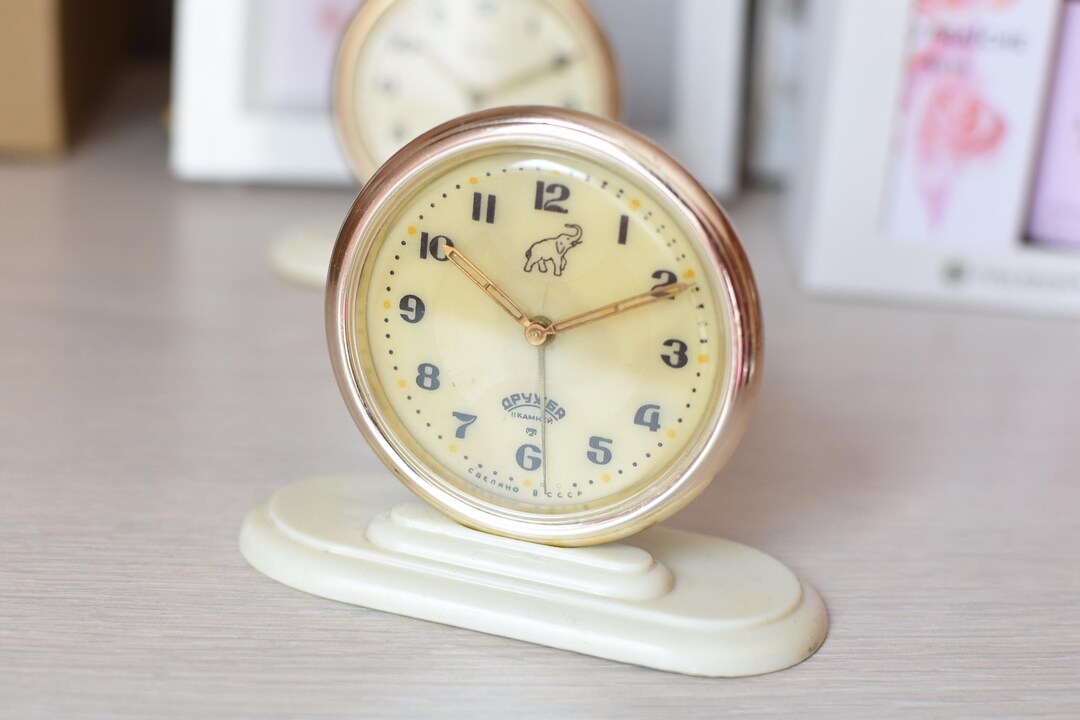 Working Vintage Table Clock//mechanical Clock/desk Alarm Clock Slava ...