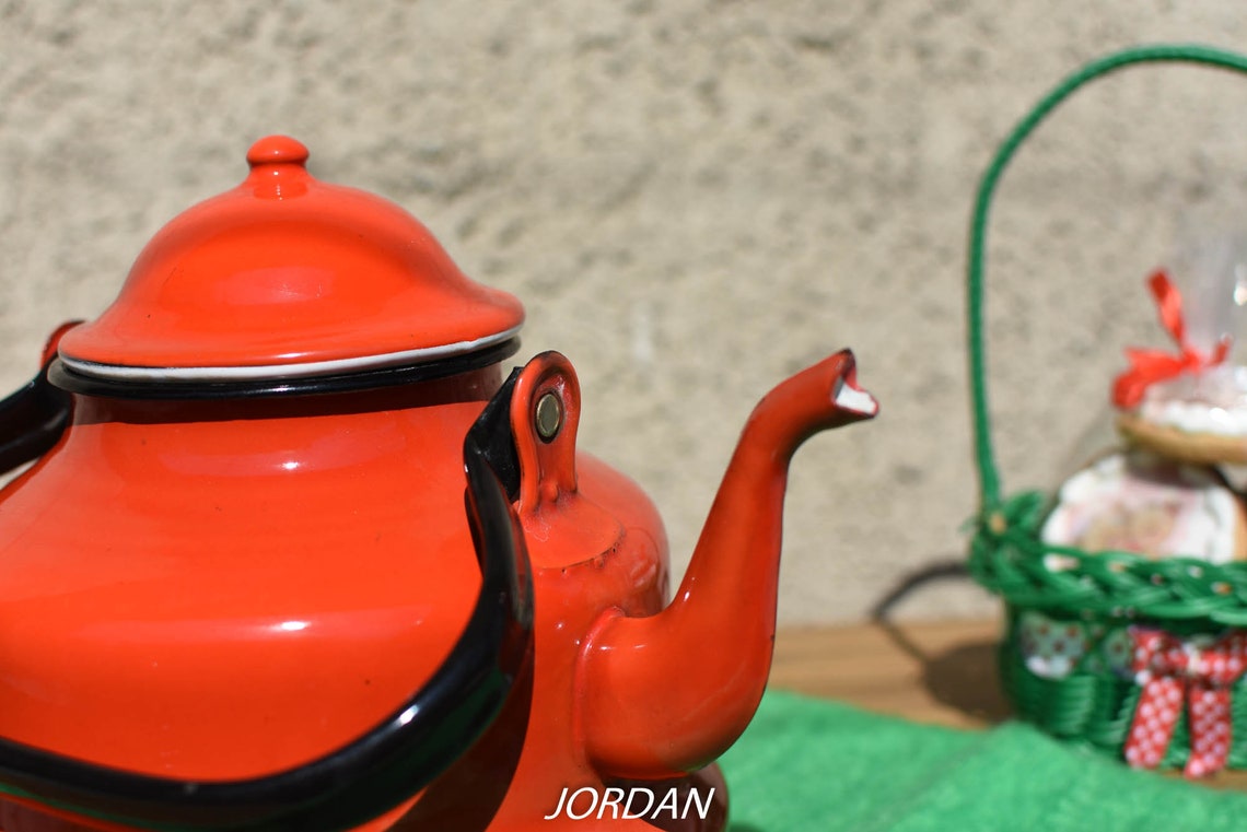 Vintage Red Enamel Teapot/rustic Tea Kettle//farmhouse Decor/vintage ...