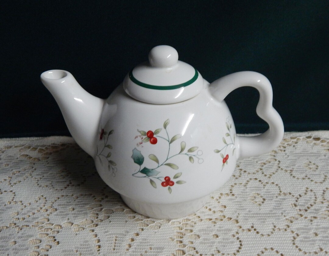 Winterberry Tea Pot Pfaltzgraff Stoneware Individual Winterberry Lidded ...