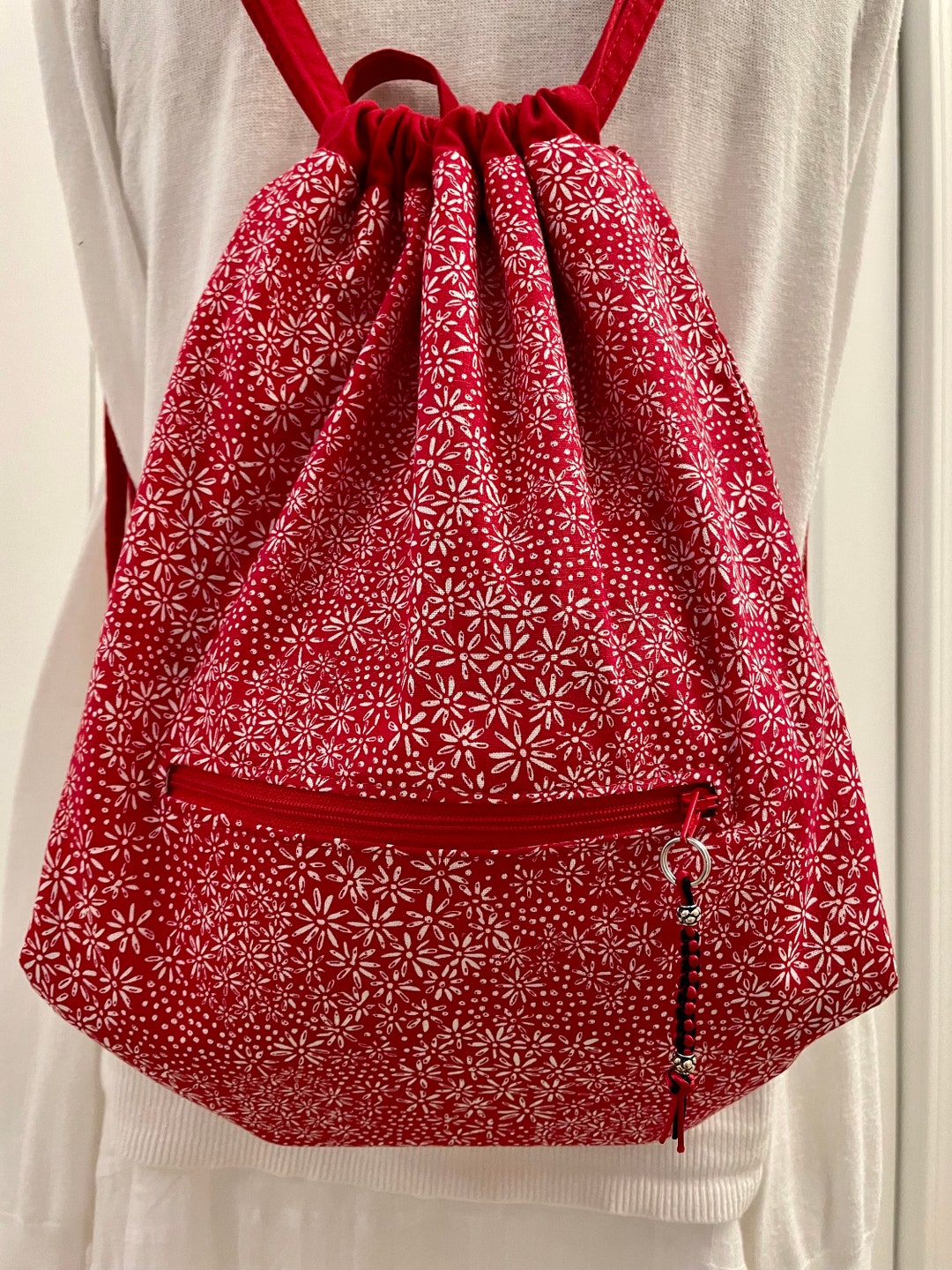 Red Daisy Cotton Drawstring Backpack: Lightweight Travel Bag (12”W X 14 ...
