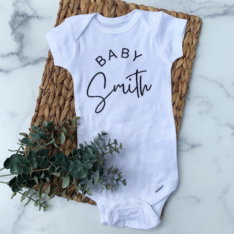 Custom Baby Name Pregnancy Announcement Bodysuit - Etsy