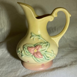 Hull Pottery Wildflower Pitcher - Etsy