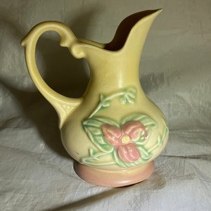 Hull Pottery Wildflower Pitcher - Etsy