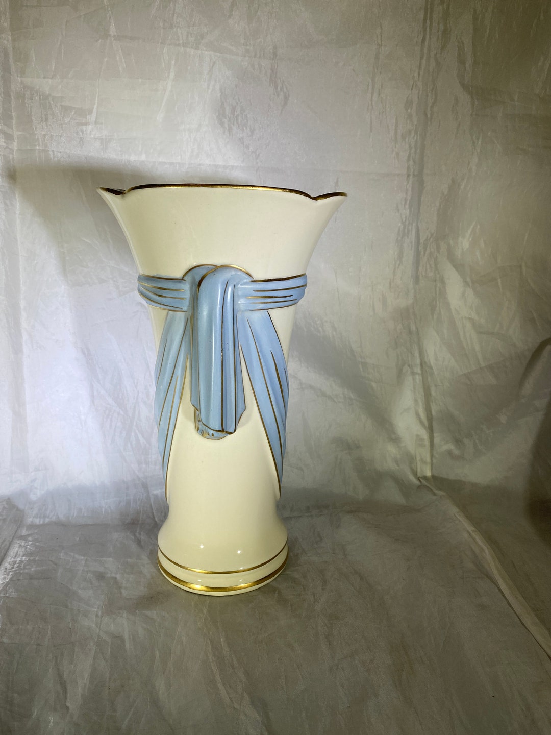 Chadwick Bowtie Vase - C. 1950s - Etsy