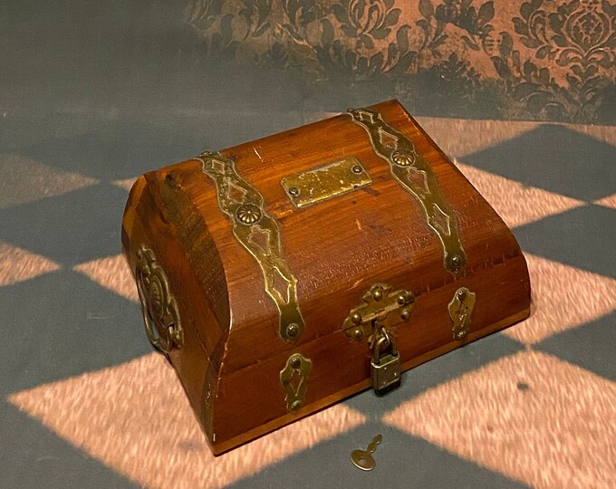 Antique Dybbuk Box - Haunted Spirit Box - Demonic Possession Box ...