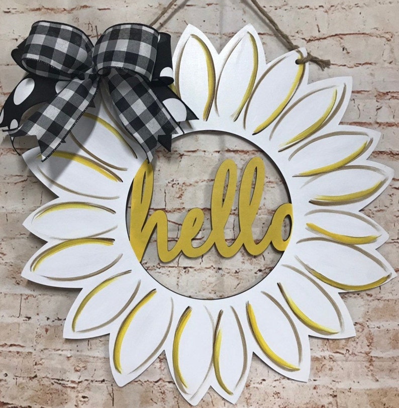 Hello Daisy Door Hanger - Etsy