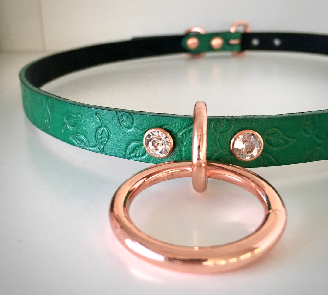 Handcrafted Green Leather Leaf Pattern BDSM Collar Choker With ...