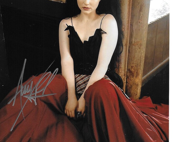 Lead Vocalist and Songwriter AMY LEE Really Great Looking Autographed ...