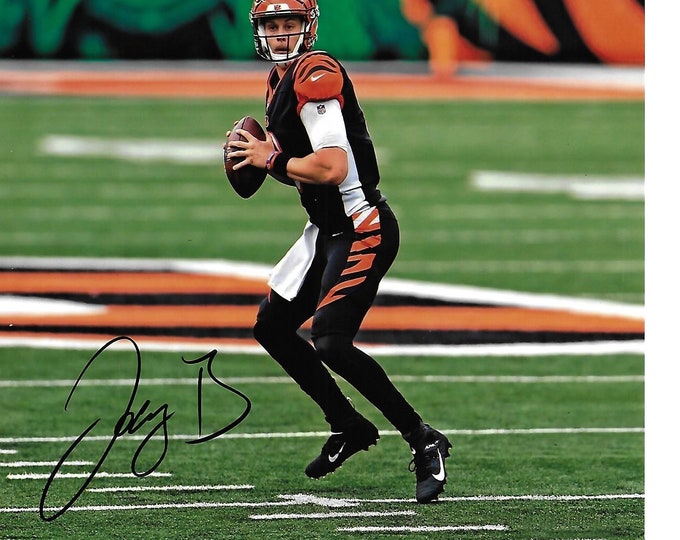 Superstar Quarterback JOE BURROW Great Looking Signed 8x10 Action ...