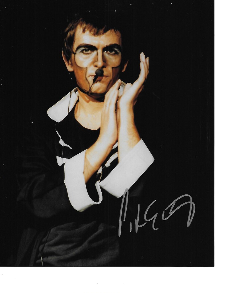 Iconic Singer-songwrtier-entertainer PETER GABRIEL All Time Rocker ...