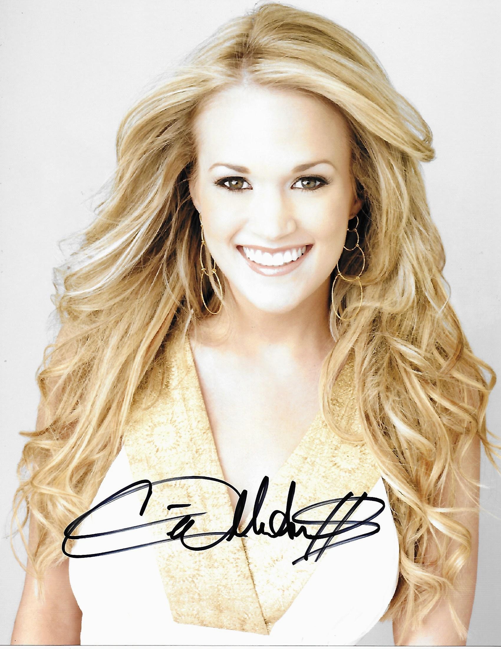 Multi Award Winning Idol Winner and Singer CARRIE UNDERWOOD Signed 8x10 ...