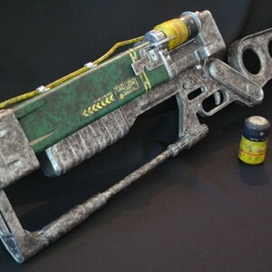 Fallout Laser Rifle With 2 MF cells and a working reloading | Etsy