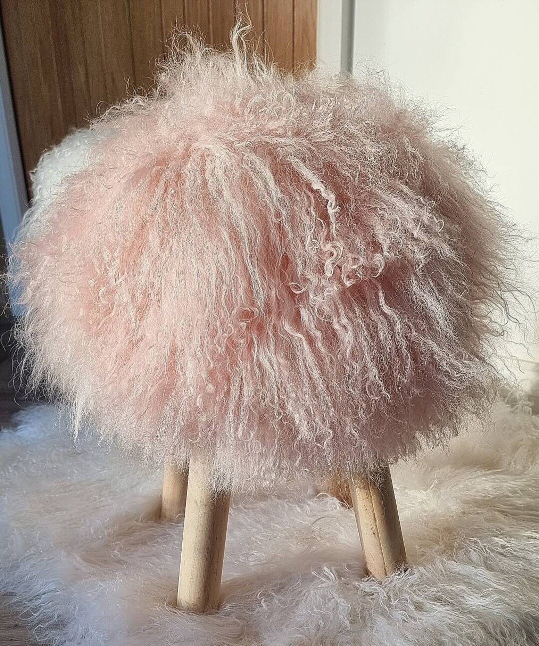 100% Genuine Mongolian Sheepskin Fur Stool Pink With Wooden Legs 44 Cm ...