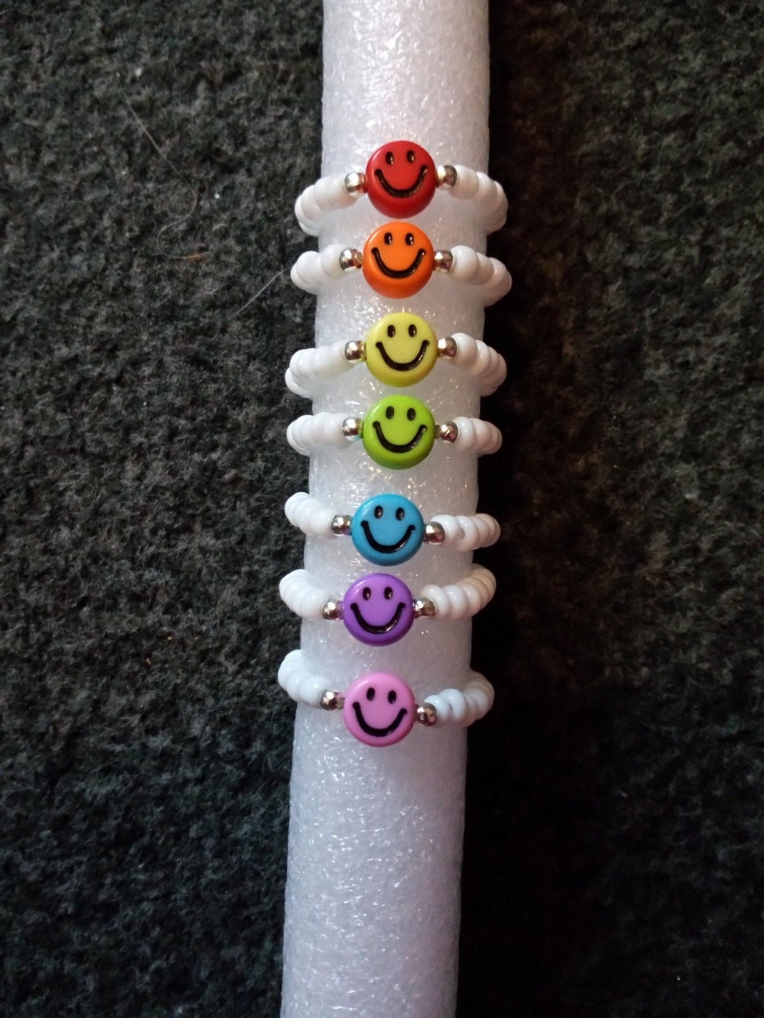 Cute Smiley Face Emoji Bead & White Glass Seed Bead Stretch Finger ...