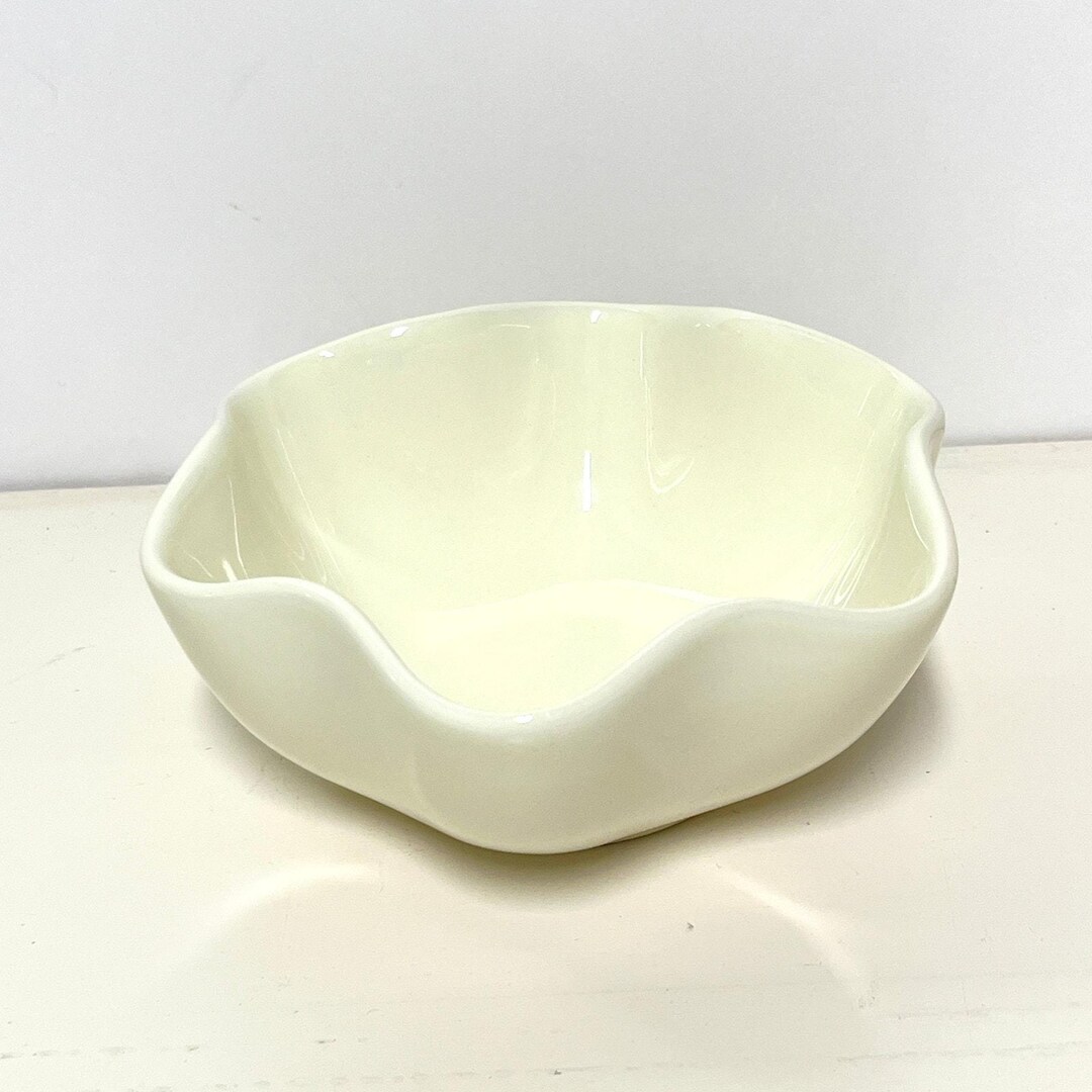 Gail Pittman Pottery GP Hospitality Collection Cream Scalloped Edge ...