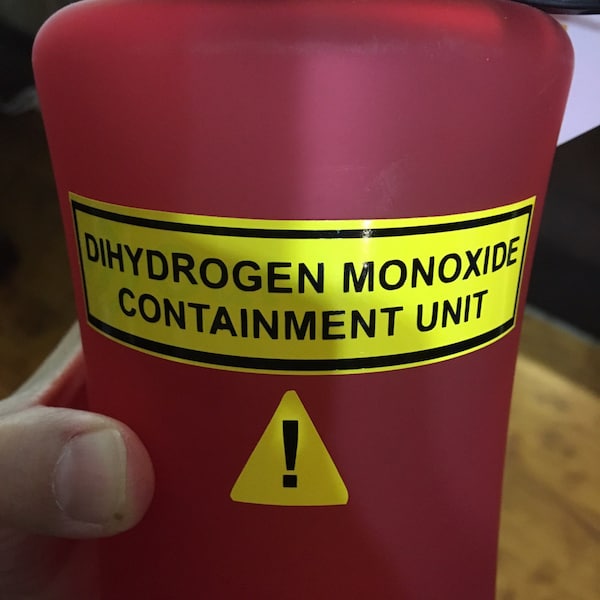 Dihydrogen Monoxide Water Bottle - Etsy