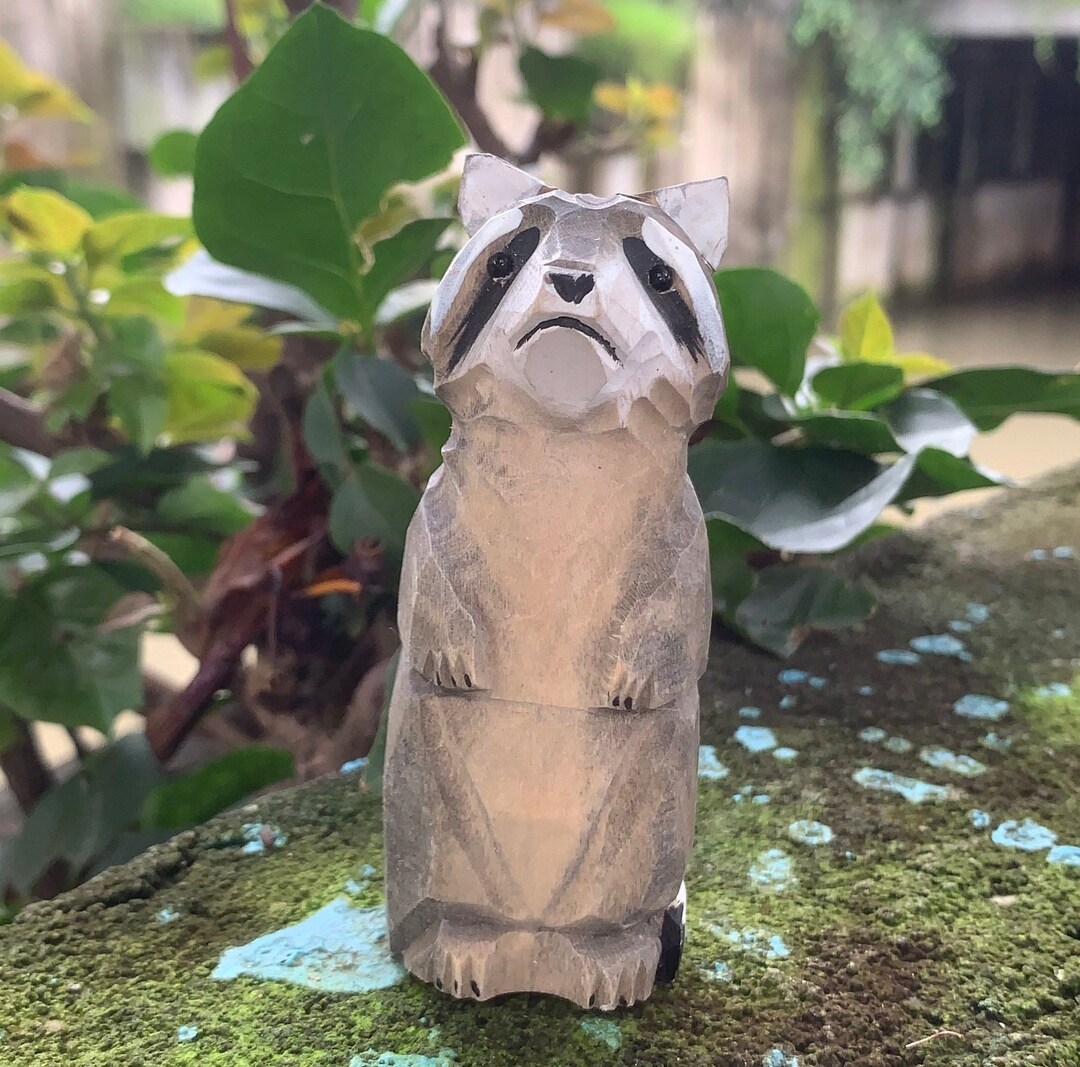 Wooden Raccoon Figurine,wood Carving Raccoon Sculpture,wooden Raccoon ...