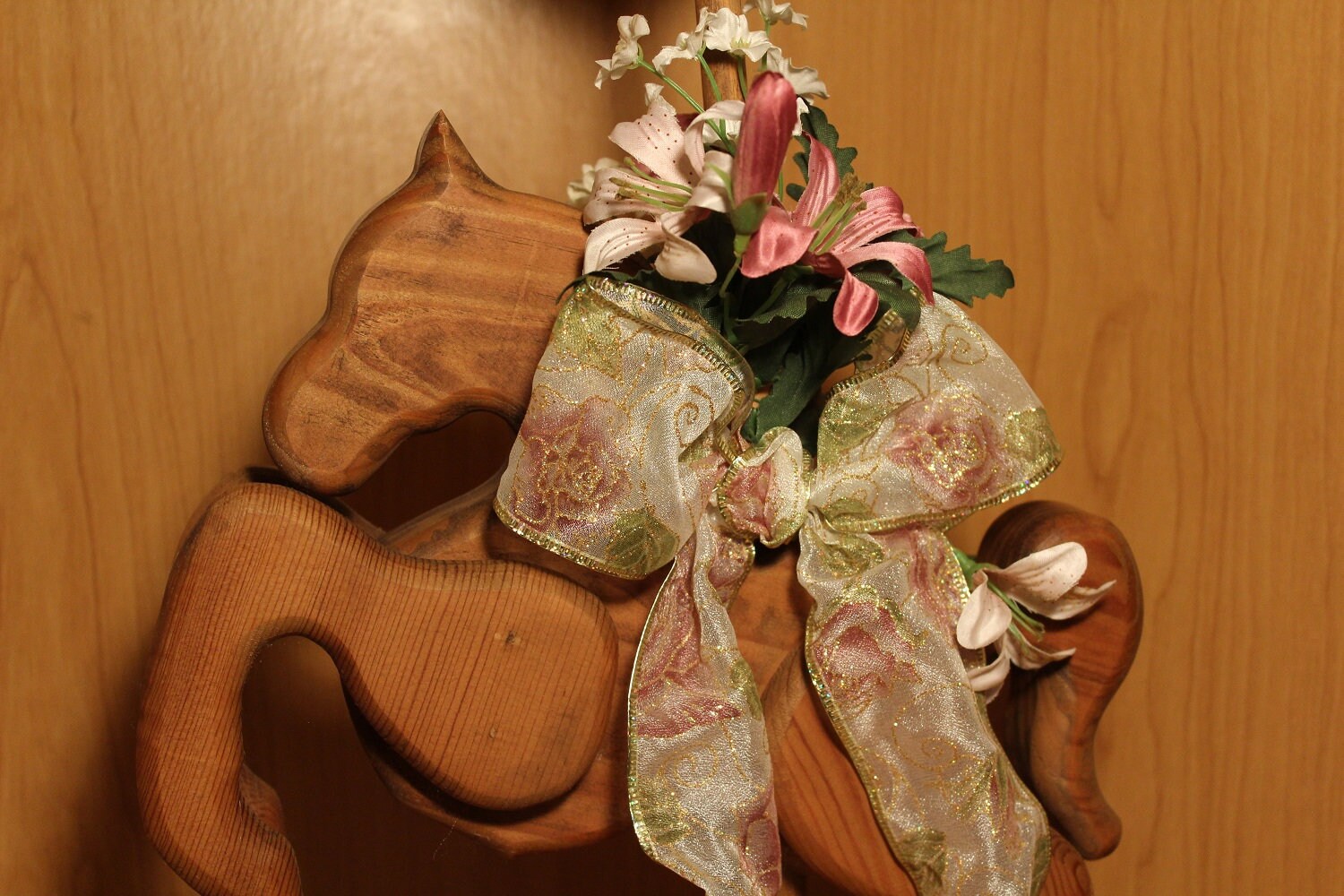Large Solid Wood Carousel Horse Floral W/bow Arrangement | Etsy