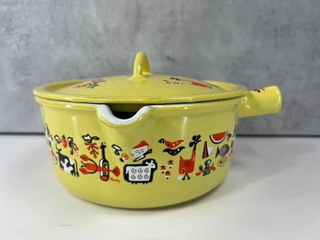 Descoware Robert Markley Yellow Enamel Cast Iron Saucepan With Spout ...