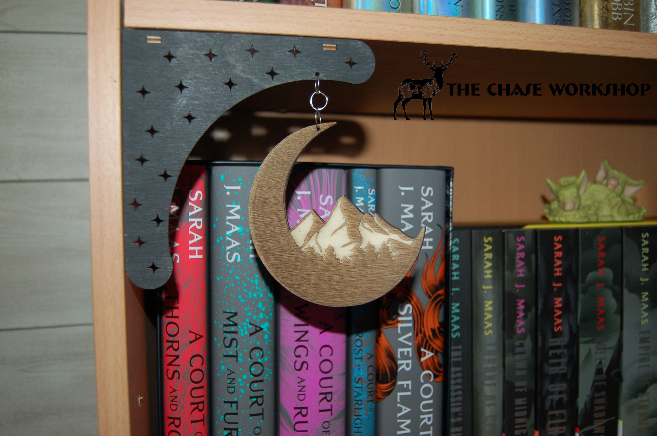 Fantasy Book Shelf Corner Decoration Dragon Baby Dragon - Spice up Your ...