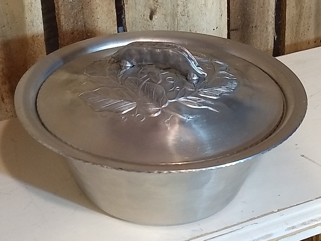 Adorable Forged Aluminum Serving Dish With Lid and Pyrex Bowl Insert - Etsy