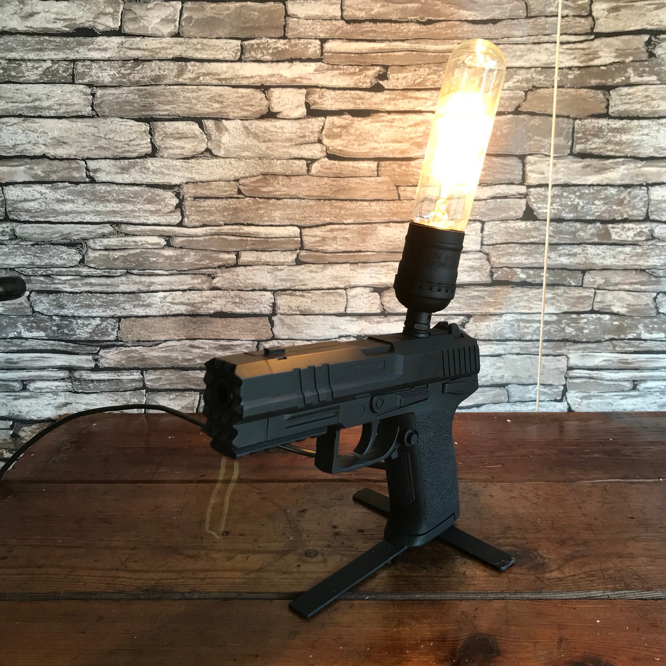 Lampesoriginales vous presente le GUN ! monte en lampe - Etsy France