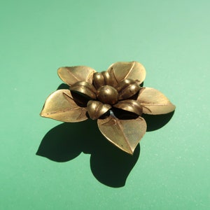 BRASS FLOWER Pin - Vintage Metal Enamel Floral Cloisonne Lapel Brooch ...