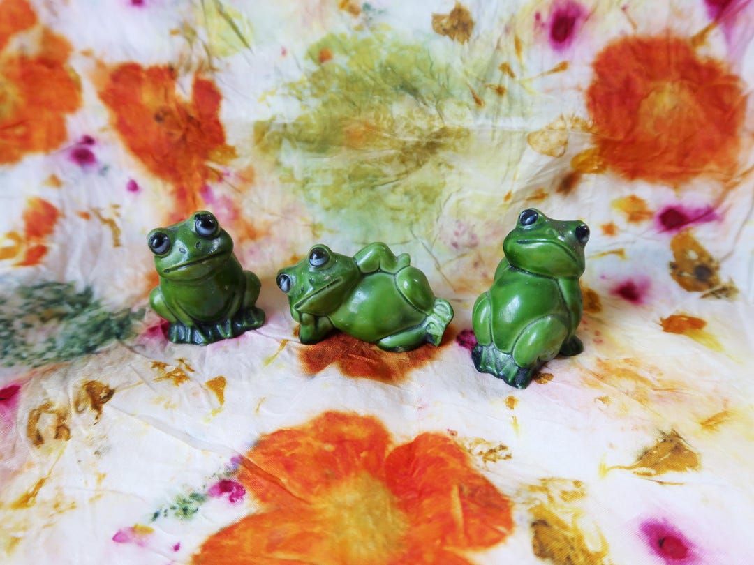 3 LOUNGING FROGS - Vintage Ceramic Miniature Figurines Anthropomorphic ...