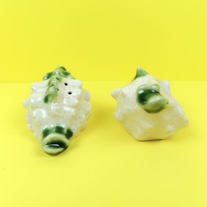 SEASHELL Salt & Pepper Shaker Set - Vintage Ceramic White Green ...
