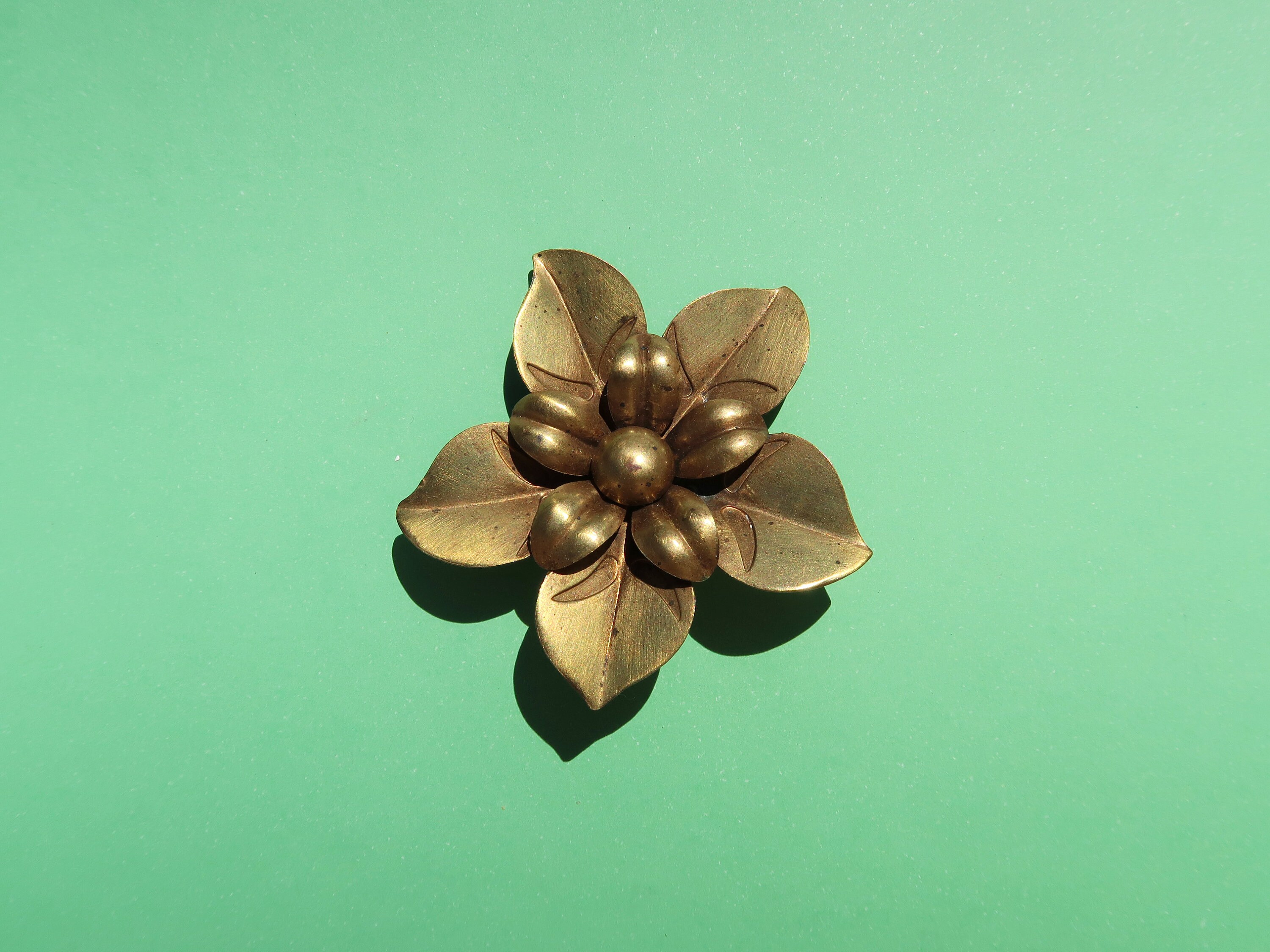 BRASS FLOWER Pin - Vintage Metal Enamel Floral Cloisonne Lapel Brooch ...