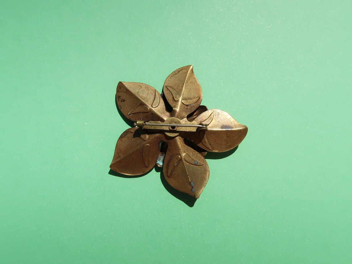 BRASS FLOWER Pin - Vintage Metal Enamel Floral Cloisonne Lapel Brooch ...