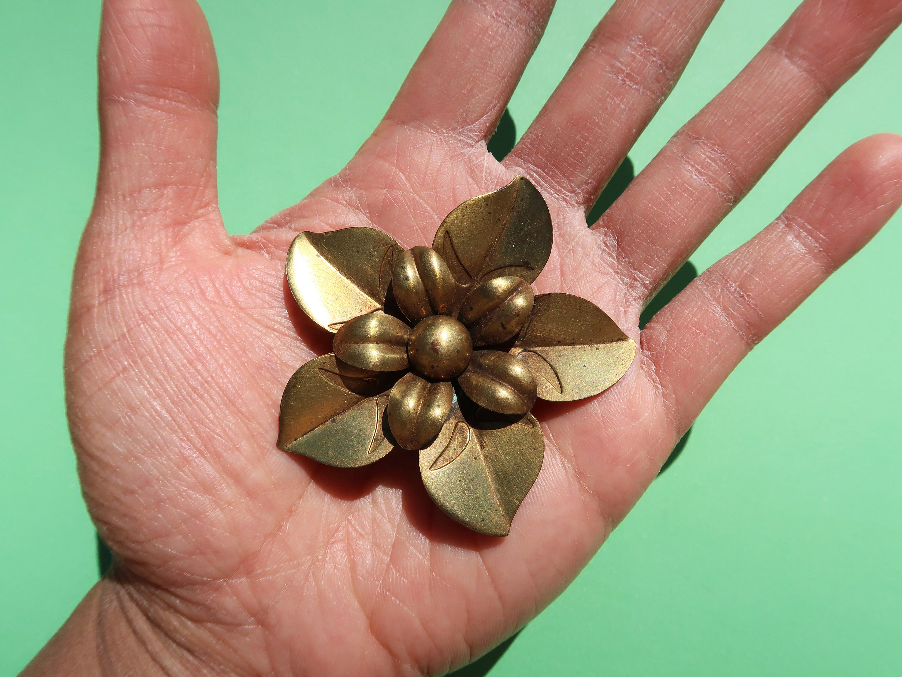 BRASS FLOWER Pin - Vintage Metal Enamel Floral Cloisonne Lapel Brooch ...