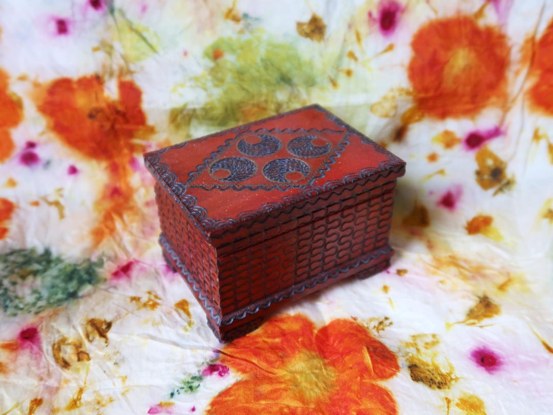 WOOD Box - Vintage Small Carved Etched Intricate Pattern Design ...