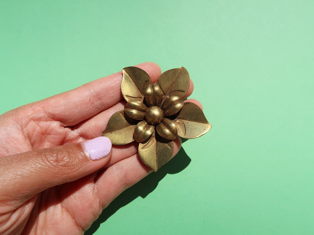 BRASS FLOWER Pin - Vintage Metal Enamel Floral Cloisonne Lapel Brooch ...