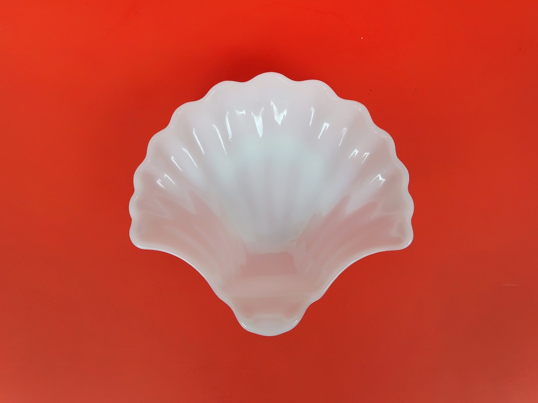 SEASHELL Catchall - Vintage Milk Glass - White Clam Scallop Shell ...