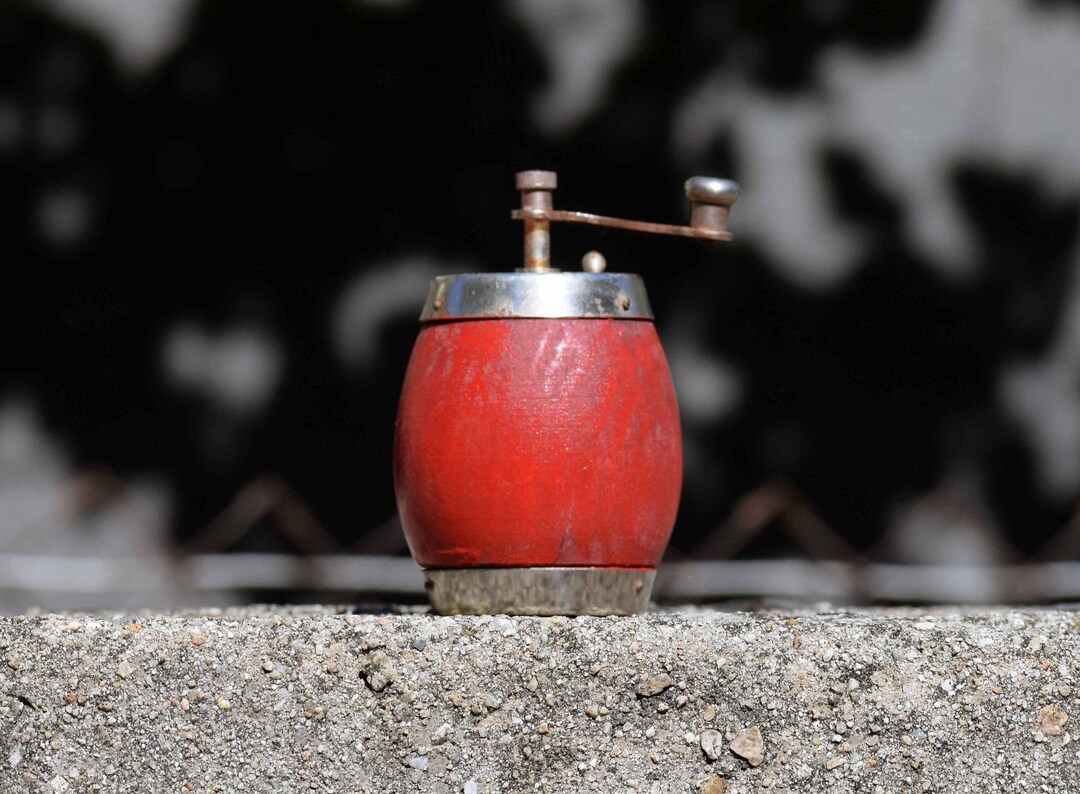 Wooden Pepper Grinder, Vintage Pepper Mill, Pepper Grinder, Old Grinder ...