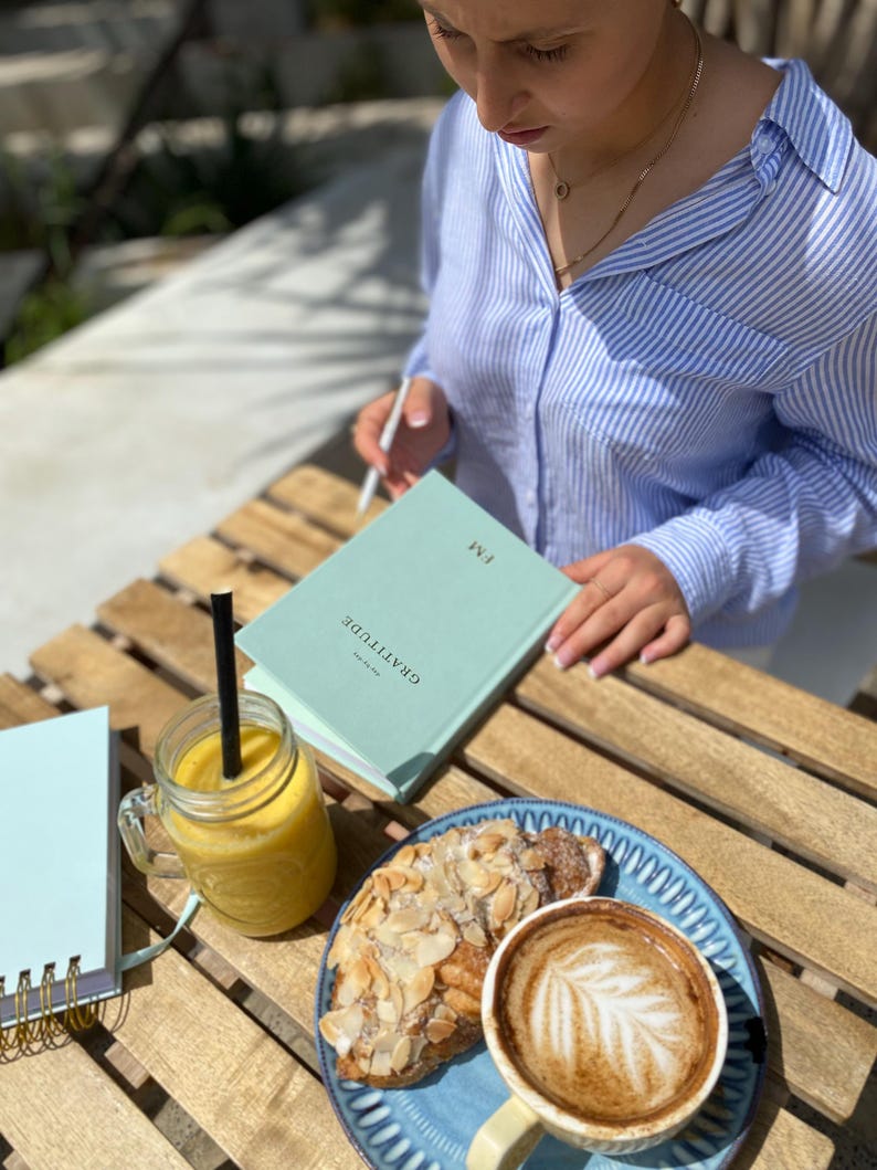 Pink Gratitude Journal – Daily Reflections, Inspirational Quotes, 90 ...