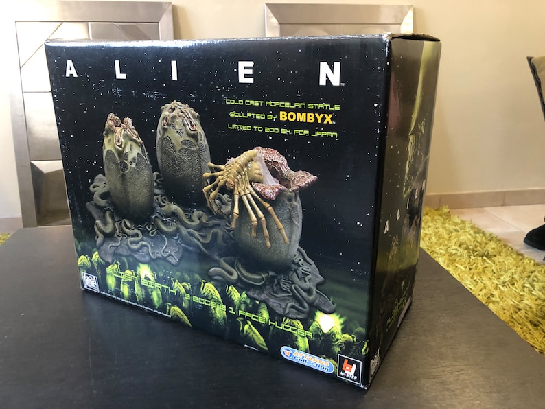 Statue Alien Birth : 3 Eggs and 1 Face Hugger ATTAKUS 2003 - Etsy